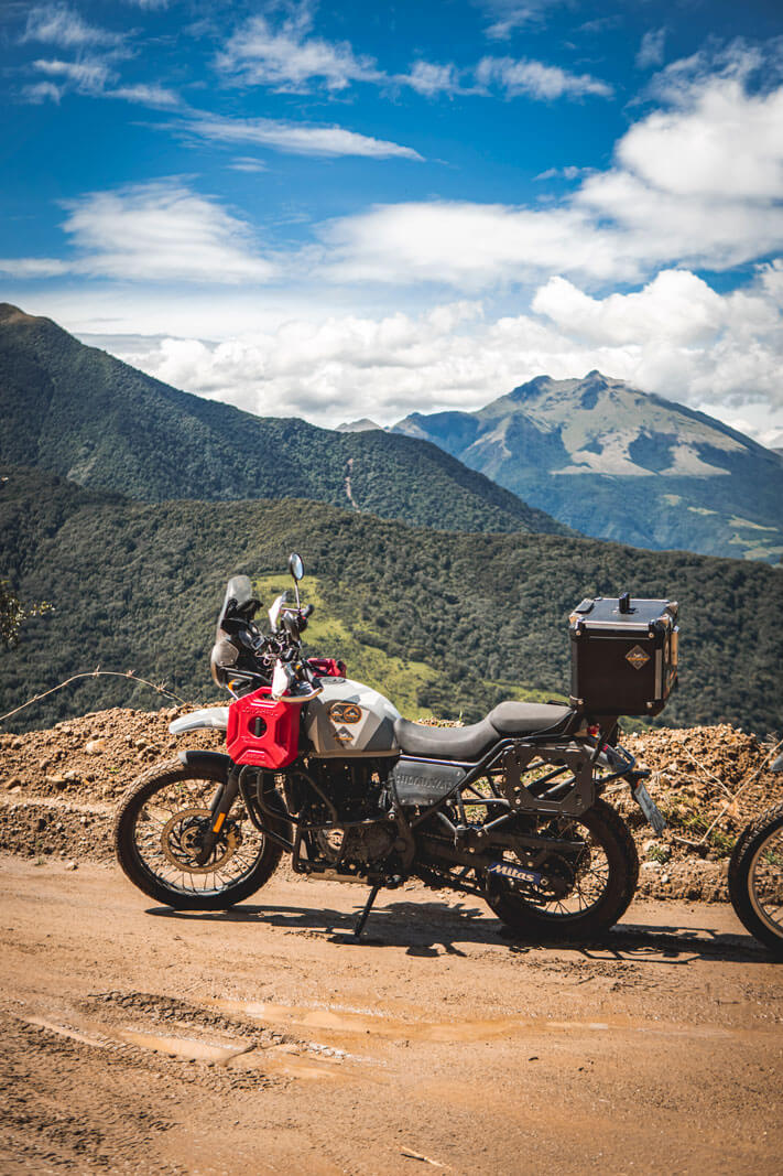 Royal Enfield Himalayan BS4 - Adventure tour by Motorcycle Ecuador